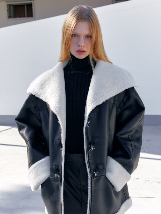 [MUSEE] DARIA Faux-Shearing Reversible Mustang Coat_Black_FW2025 – KBX